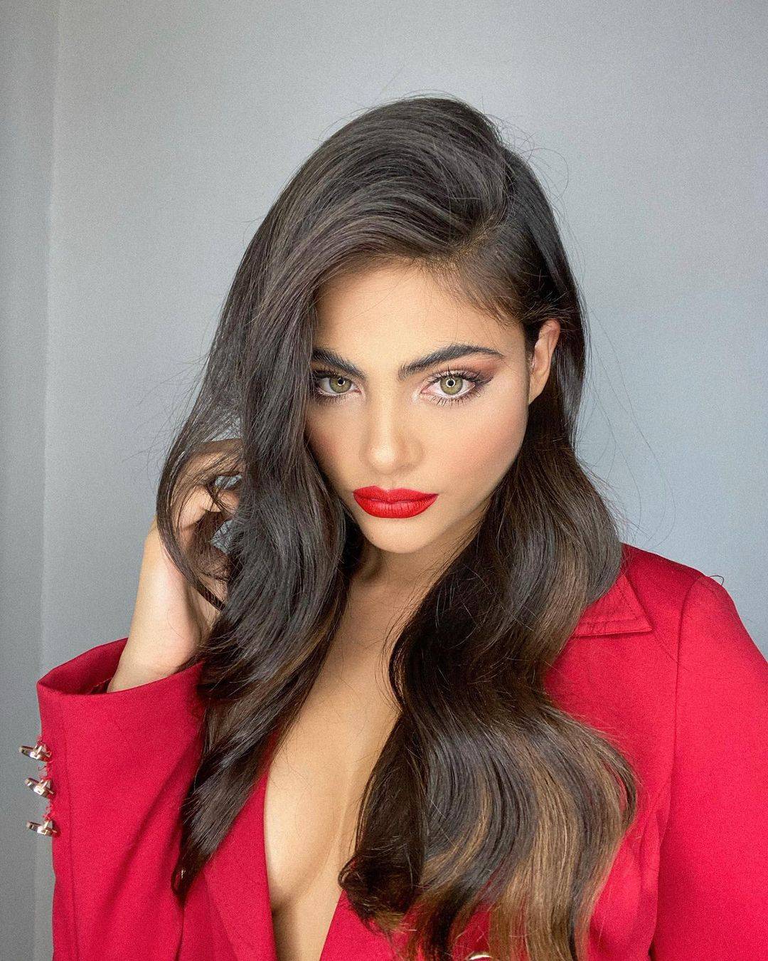 Sara Orrego | Scrolller