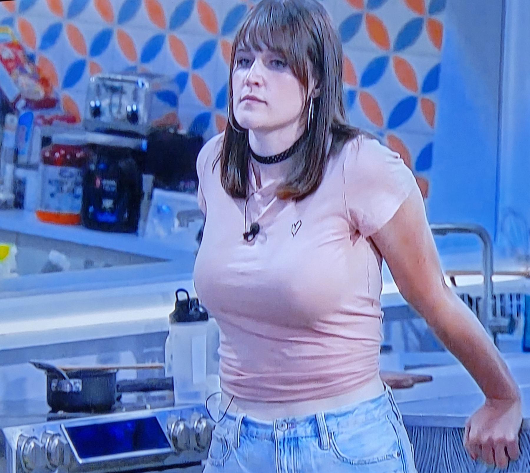 Sarah Beth Pokie In Tight Shirt Scrolller