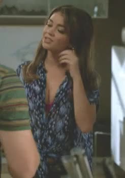 Sarah Hyland teasing hard. gif. | Scrolller