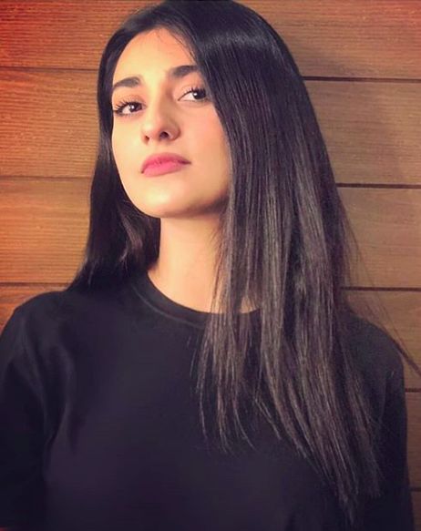 Sarah Khan Scrolller