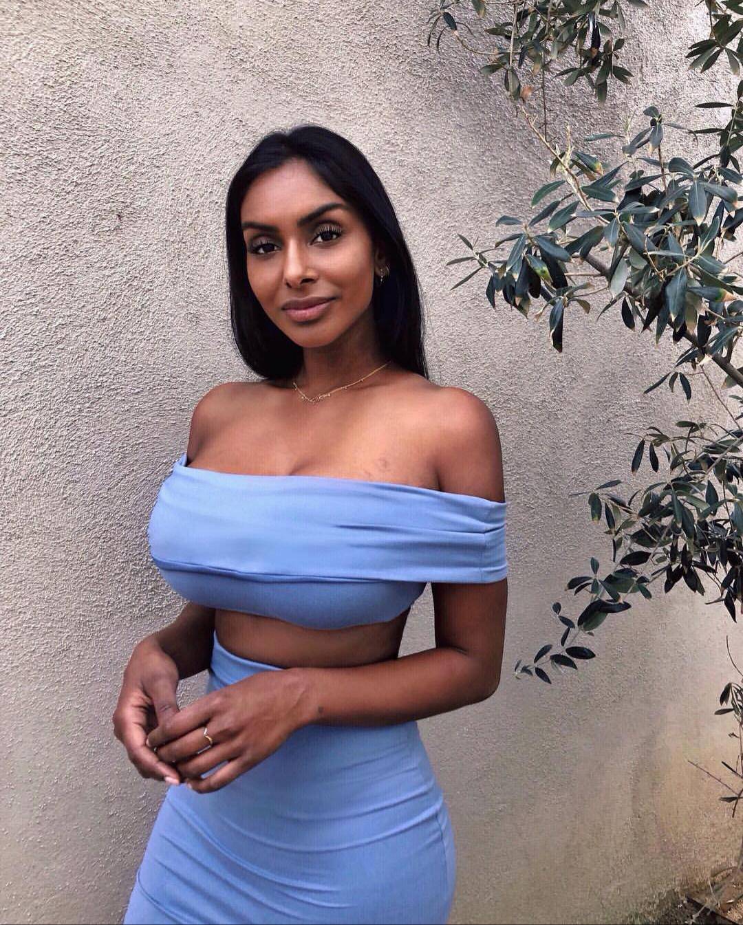 Sarah Mak | Scrolller