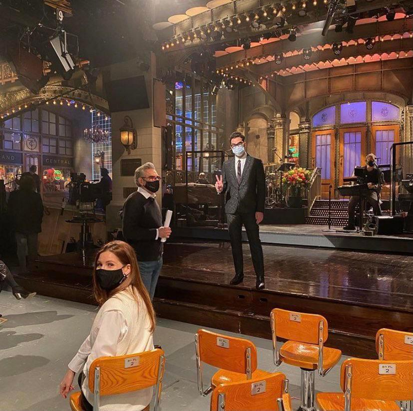 Sarah watching Dan rehearse for SNL ft Eugene | Scrolller