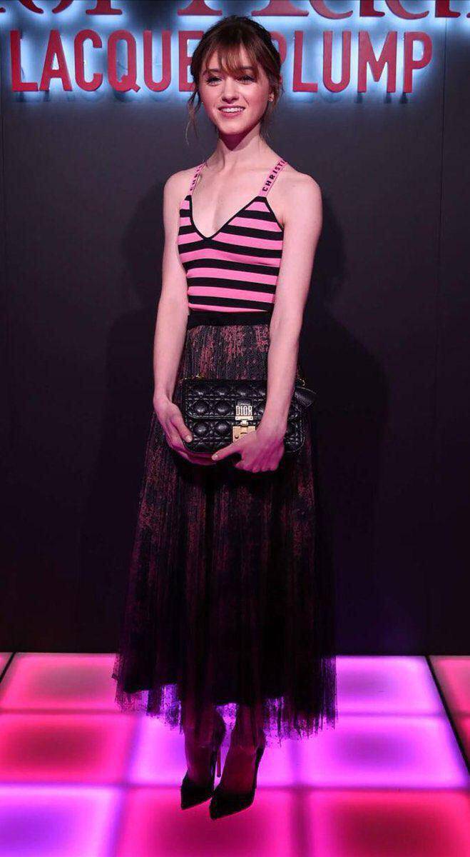 Saturday night stroking for Natalia Dyer | Scrolller