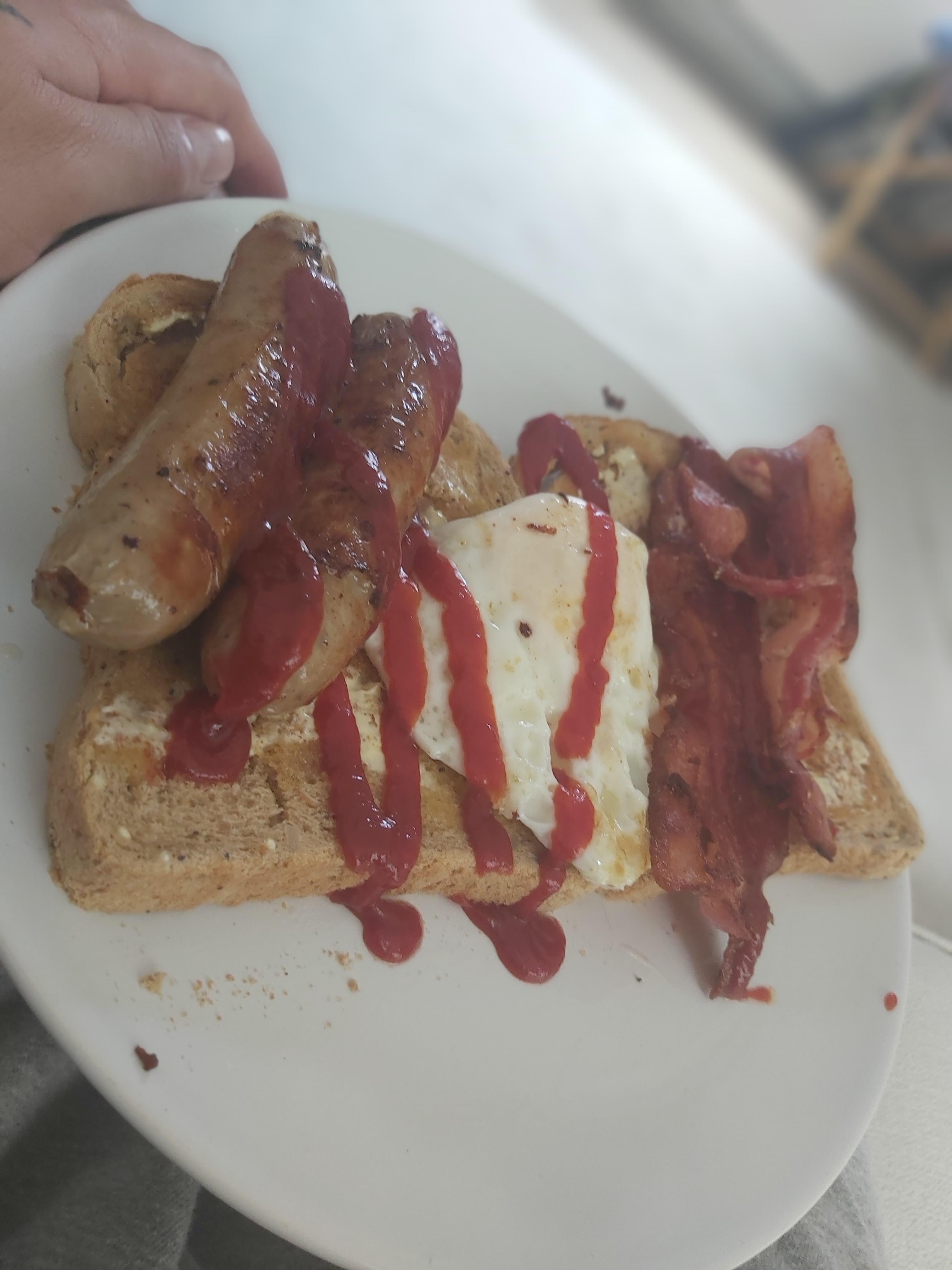 Sausage, bacon and egg on toast | Scrolller