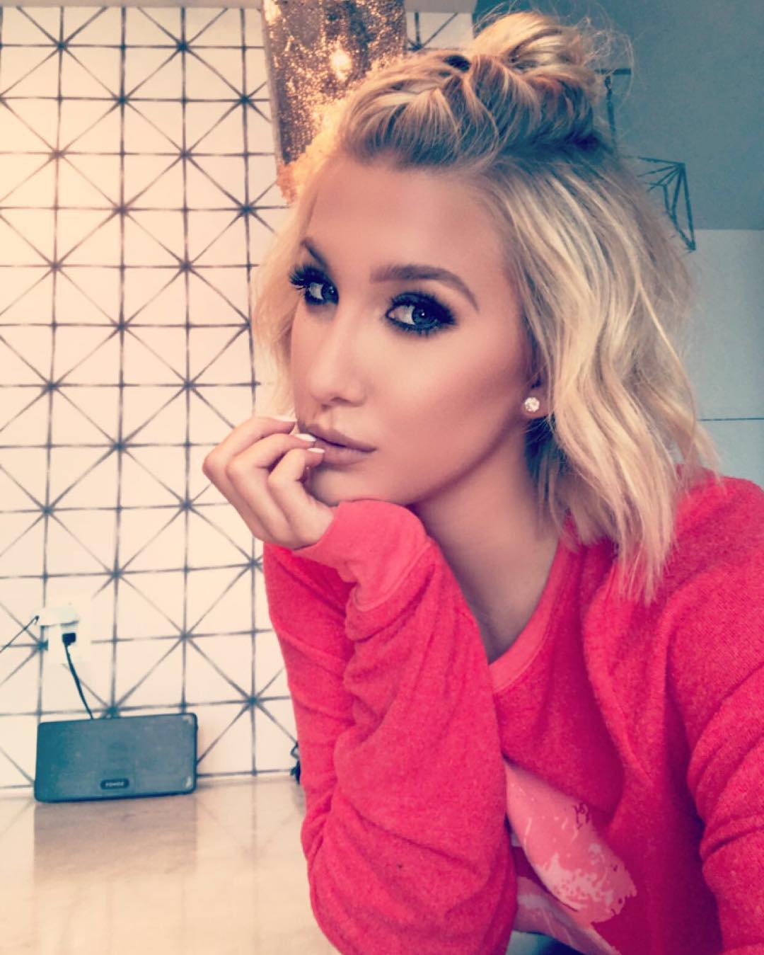 Savannah Chrisley Scrolller 8695