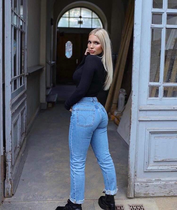 Schön den Ass zeigen 🍑 | Scrolller