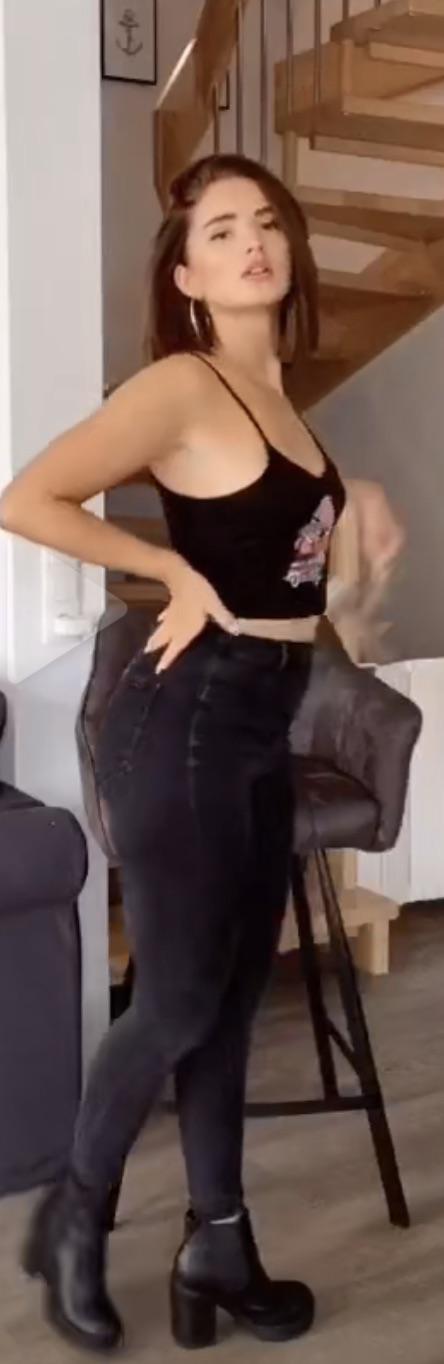 Schön mal das seitenprofiel 🤤😍 | Scrolller