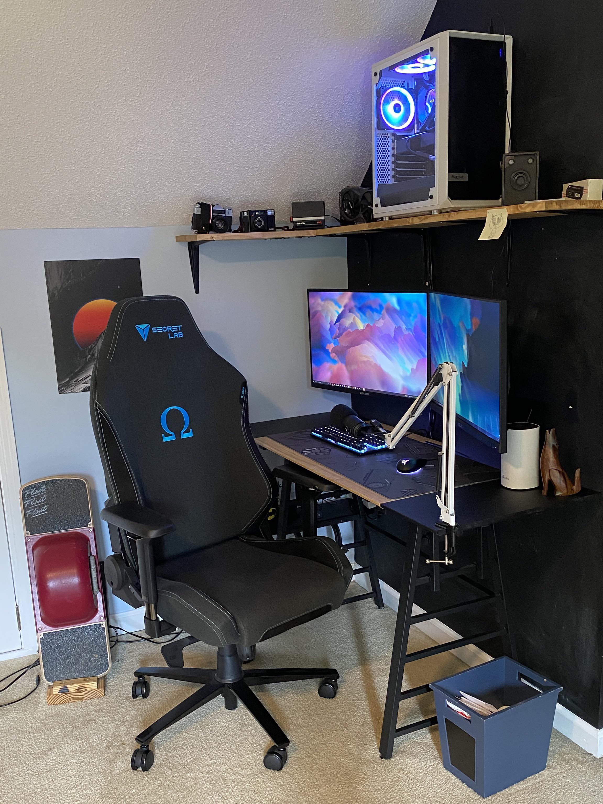 School, gaming, and photo editing setup | Scrolller