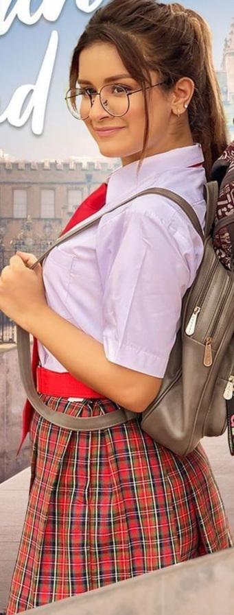 Schoolgirl 🔥🔥 | Scrolller