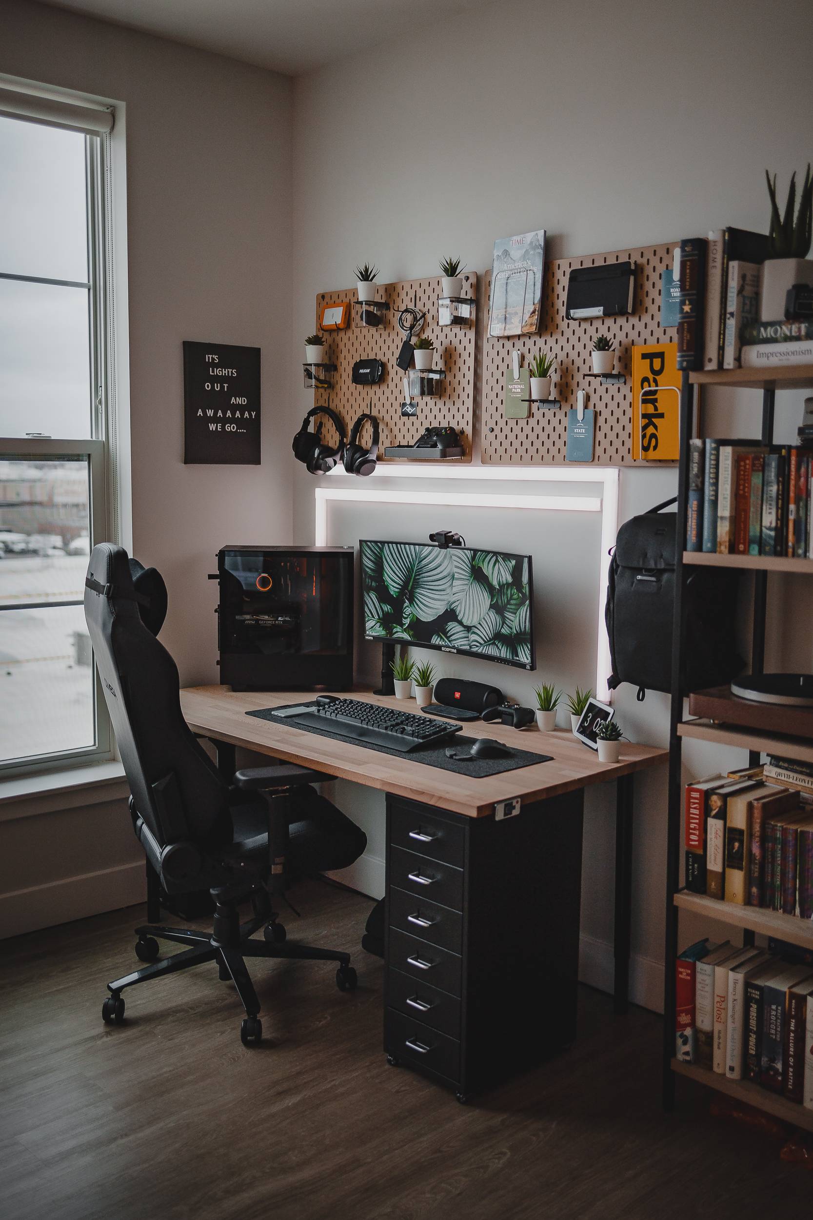 Second iteration of this setup for me! Details in the comments! | Scrolller