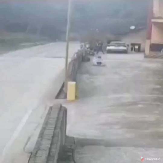 Seconds away from disaster | Scrolller