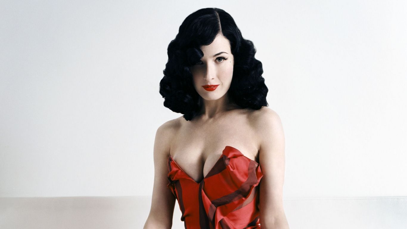 Seductive | Scrolller