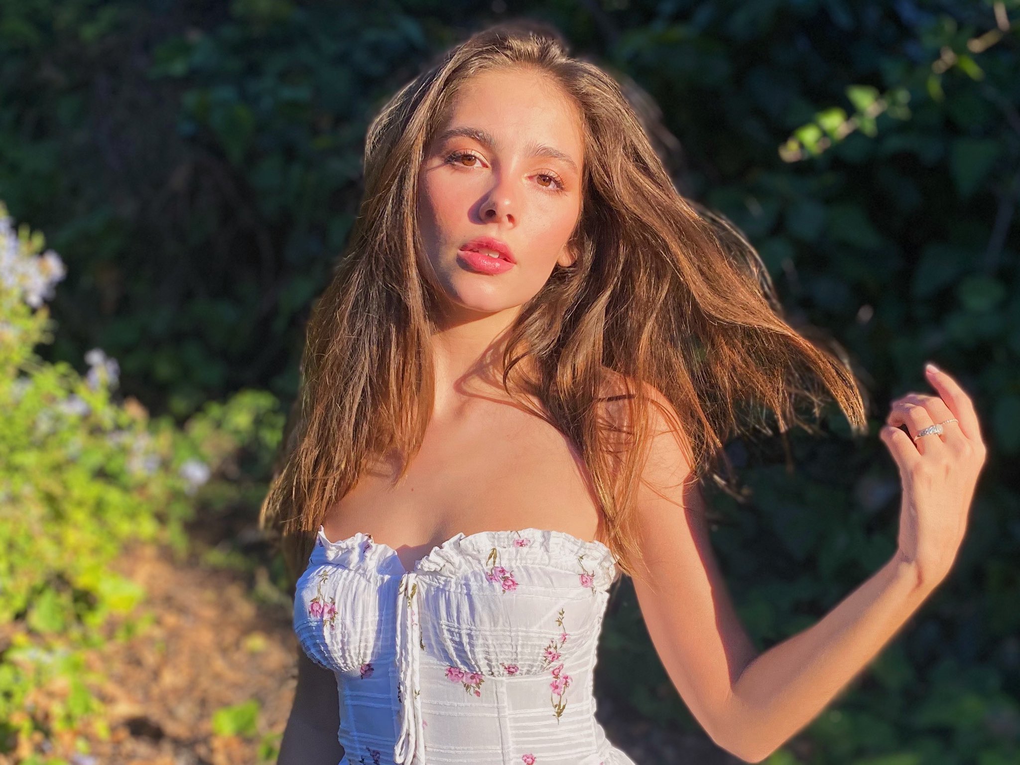 Seductive Haley, Απλά τραβήξτε την κορυφή σας για να μπορέσω να δω τα βυζιά σας. | Scrolller