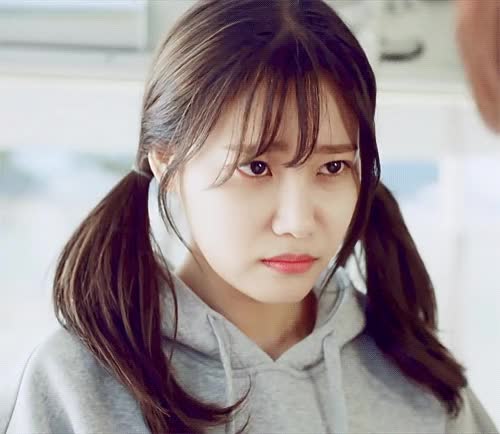 Seeing AOA performances and group photos without Yuna | Scrolller