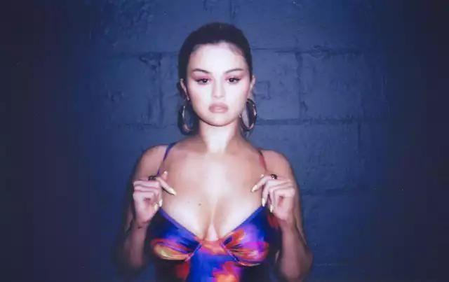 Selena Gomez has phenomenal tits | Scrolller