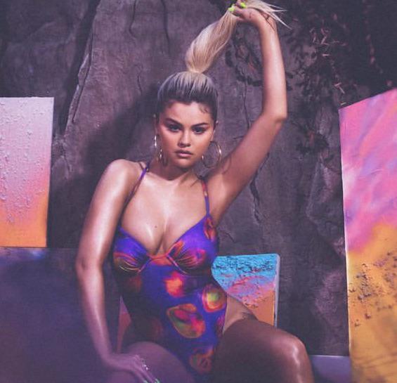 Selena Gomez is so hot | Scrolller