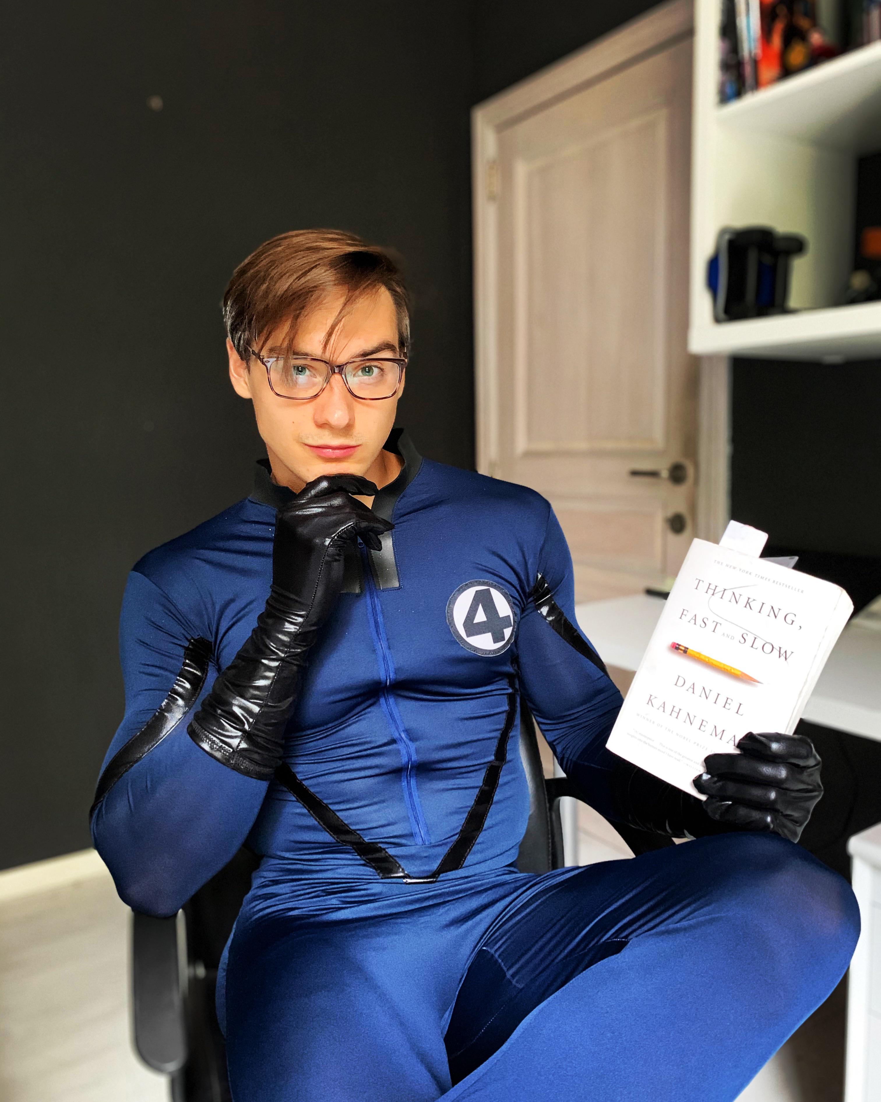 [Self] [Cosplay] [Fan-made] I can do both | Scrolller