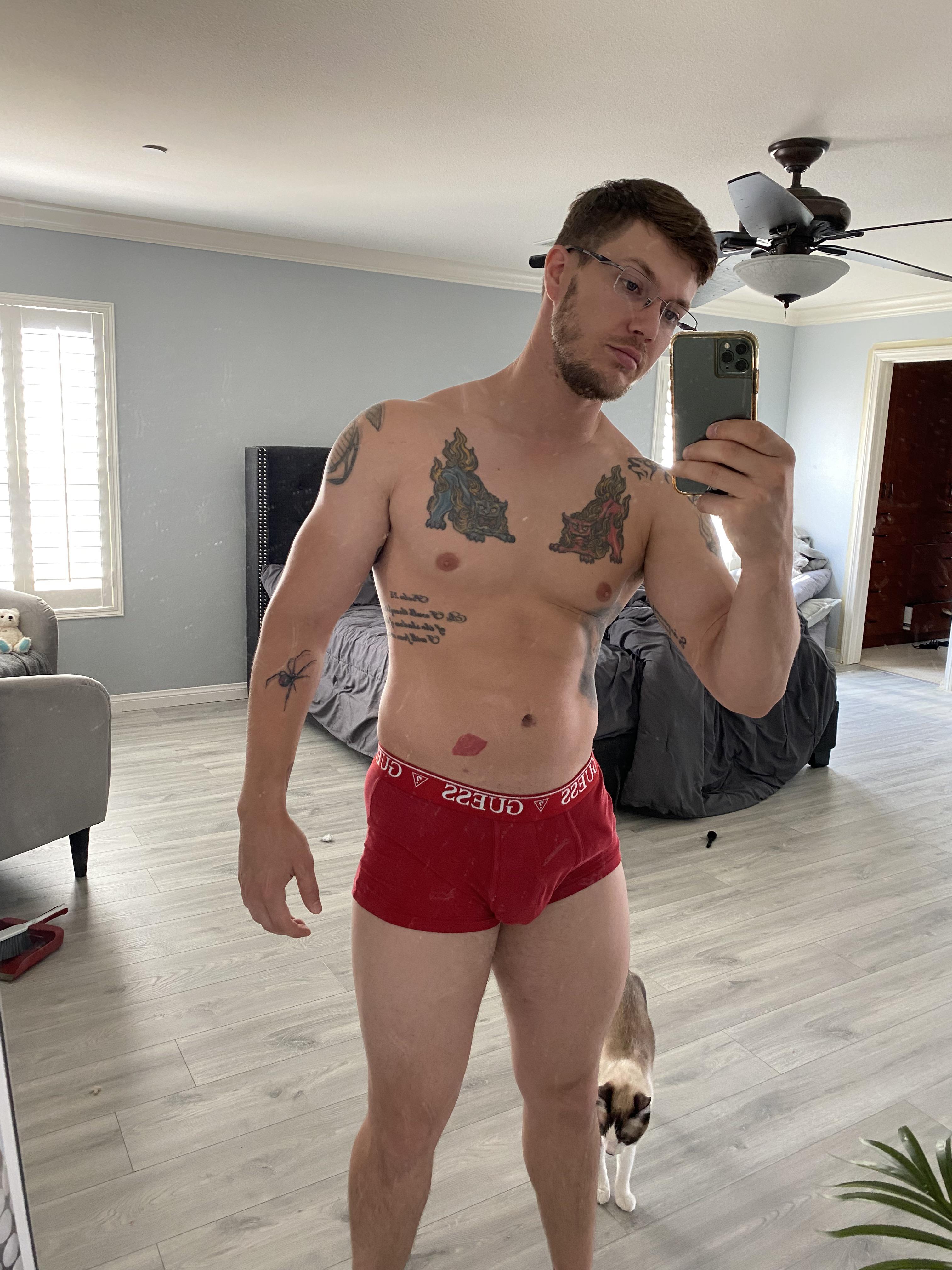 Self, how’s the bulge | Scrolller