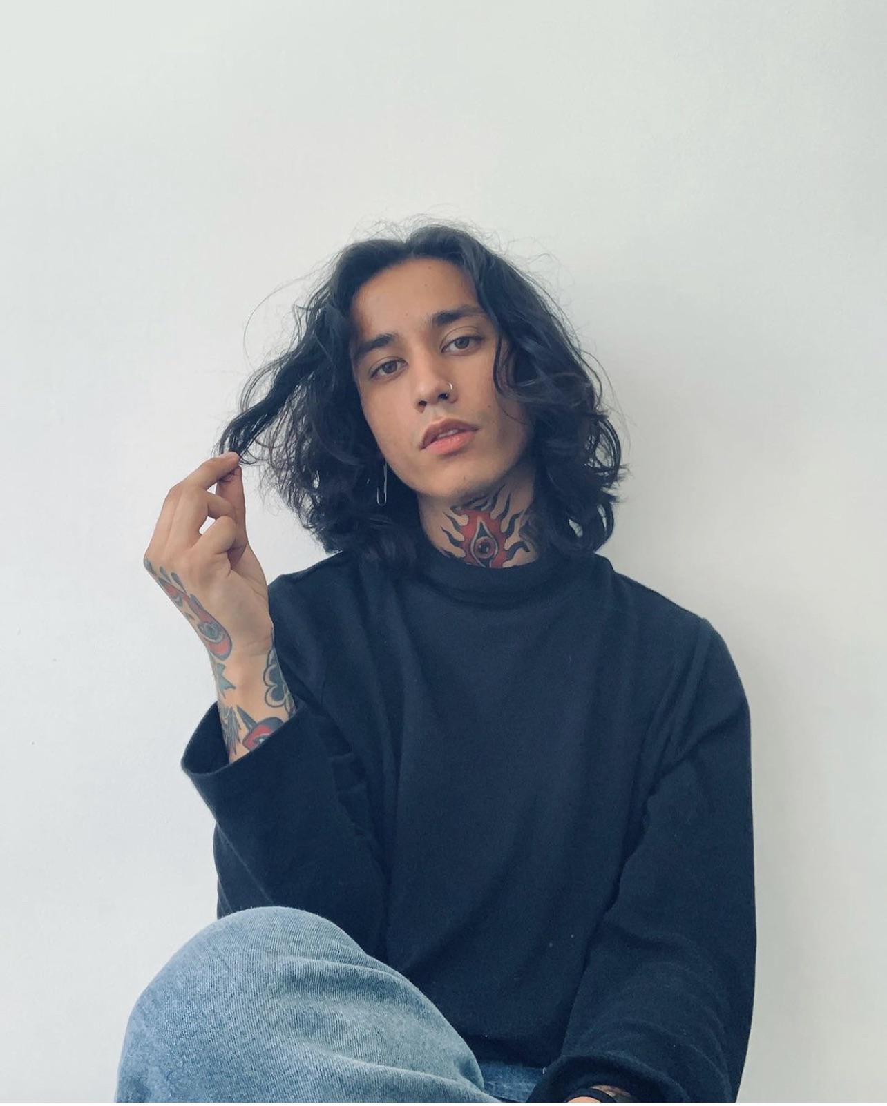 M24 am I hot?? | Scrolller