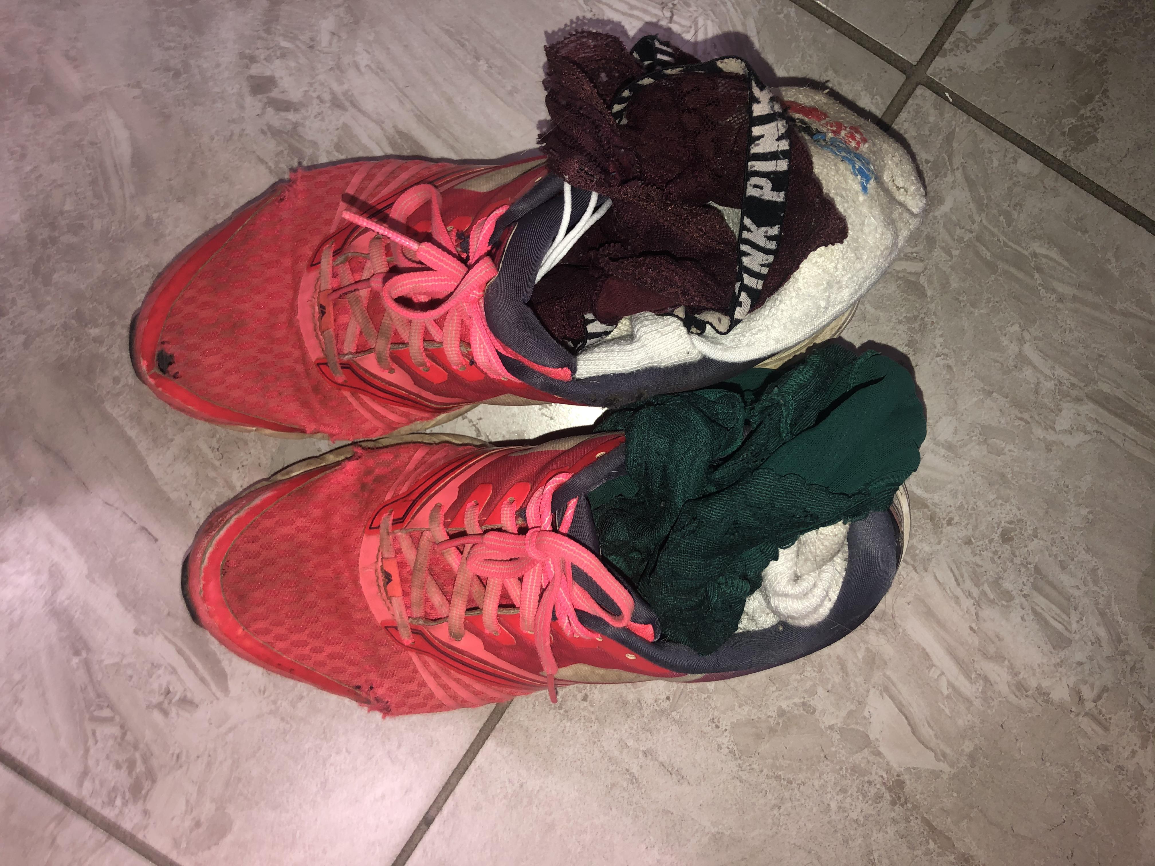 [selling] Gym Shoes Well Worn ♥️ | Scrolller