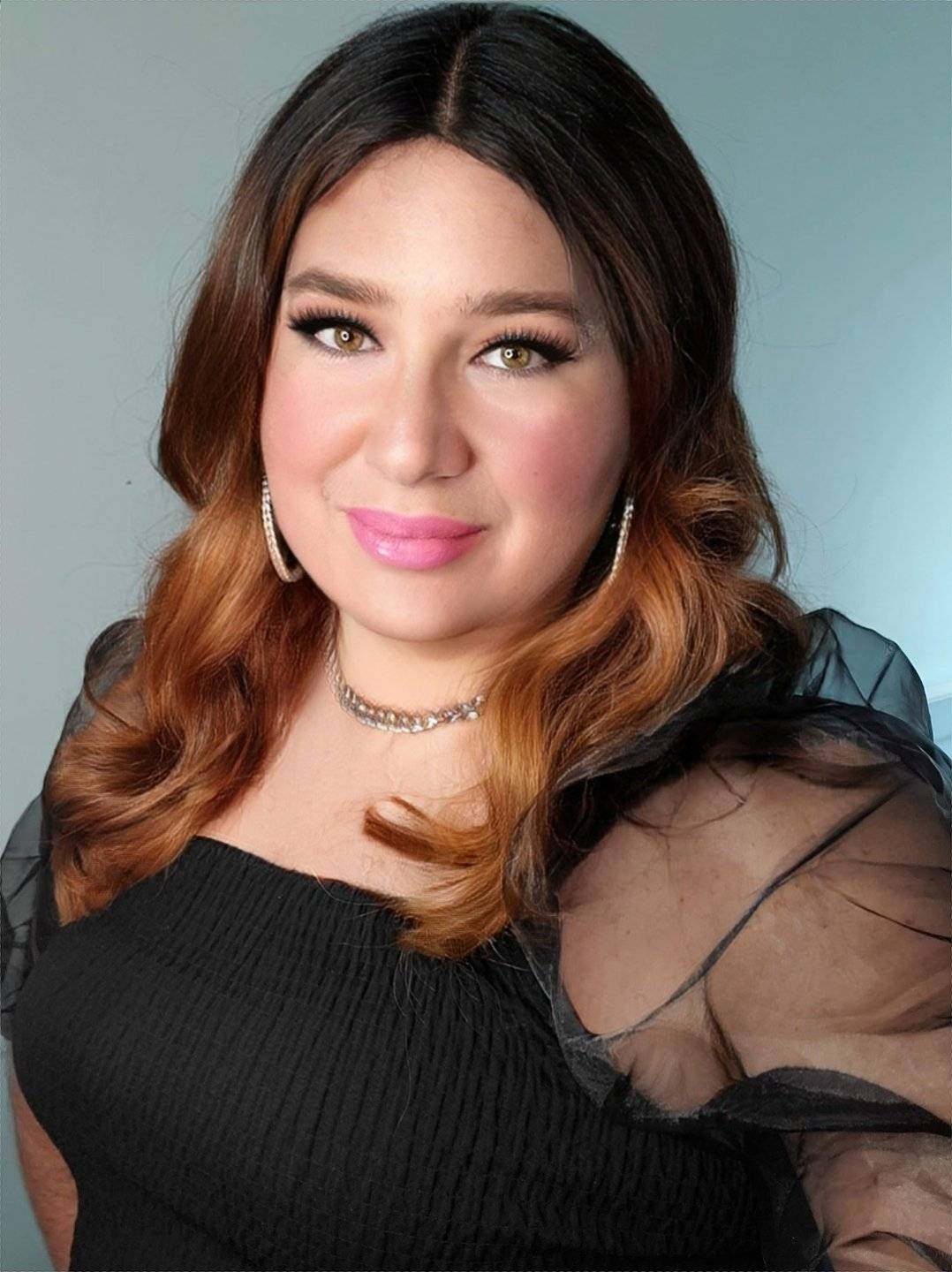 Semi smile | Scrolller