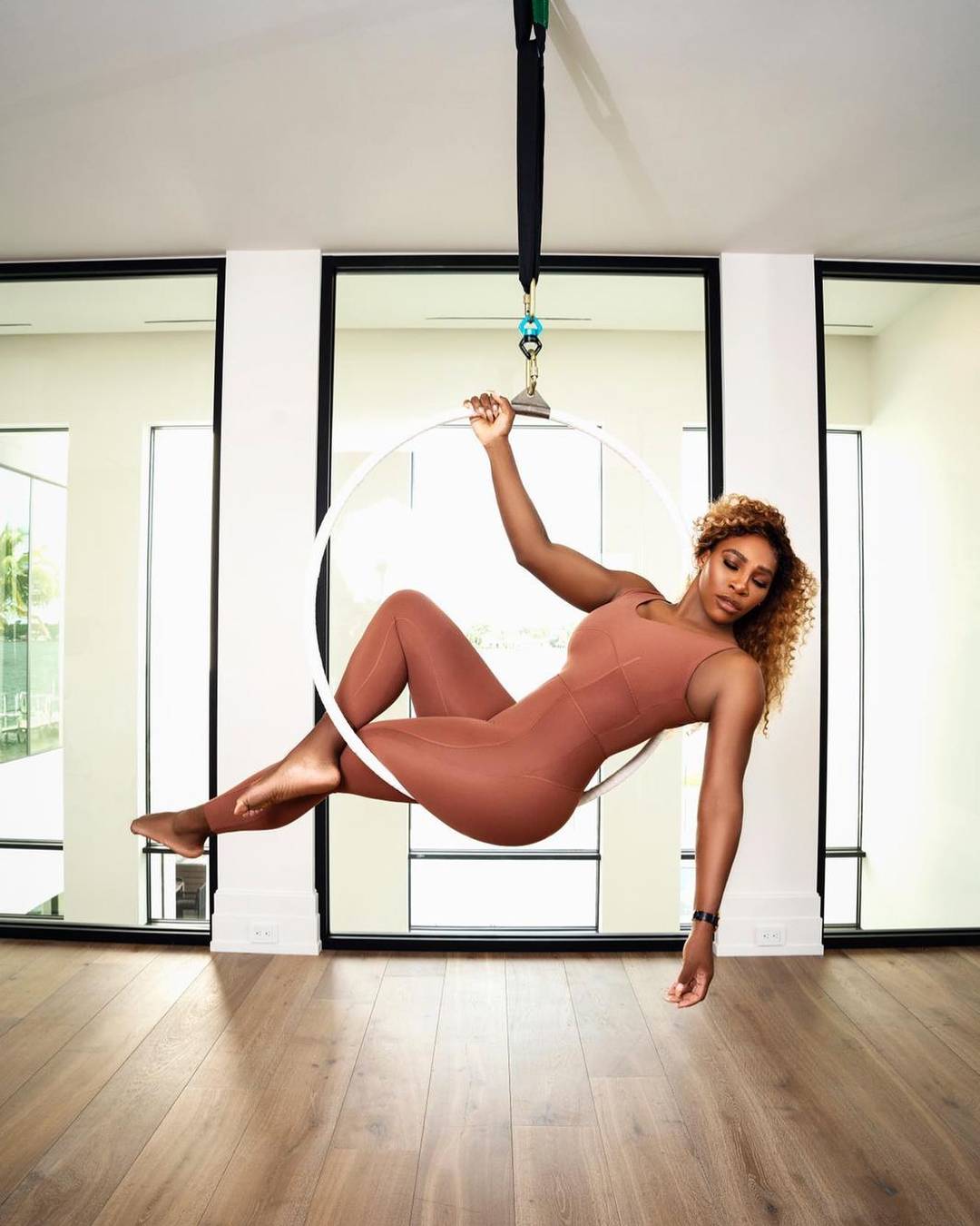 Serena Williams in Hoop | Scrolller