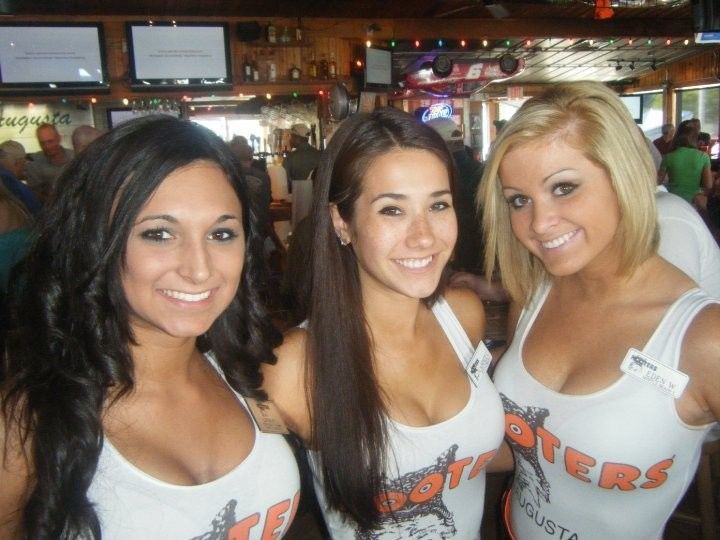 Serving up wings | Scrolller