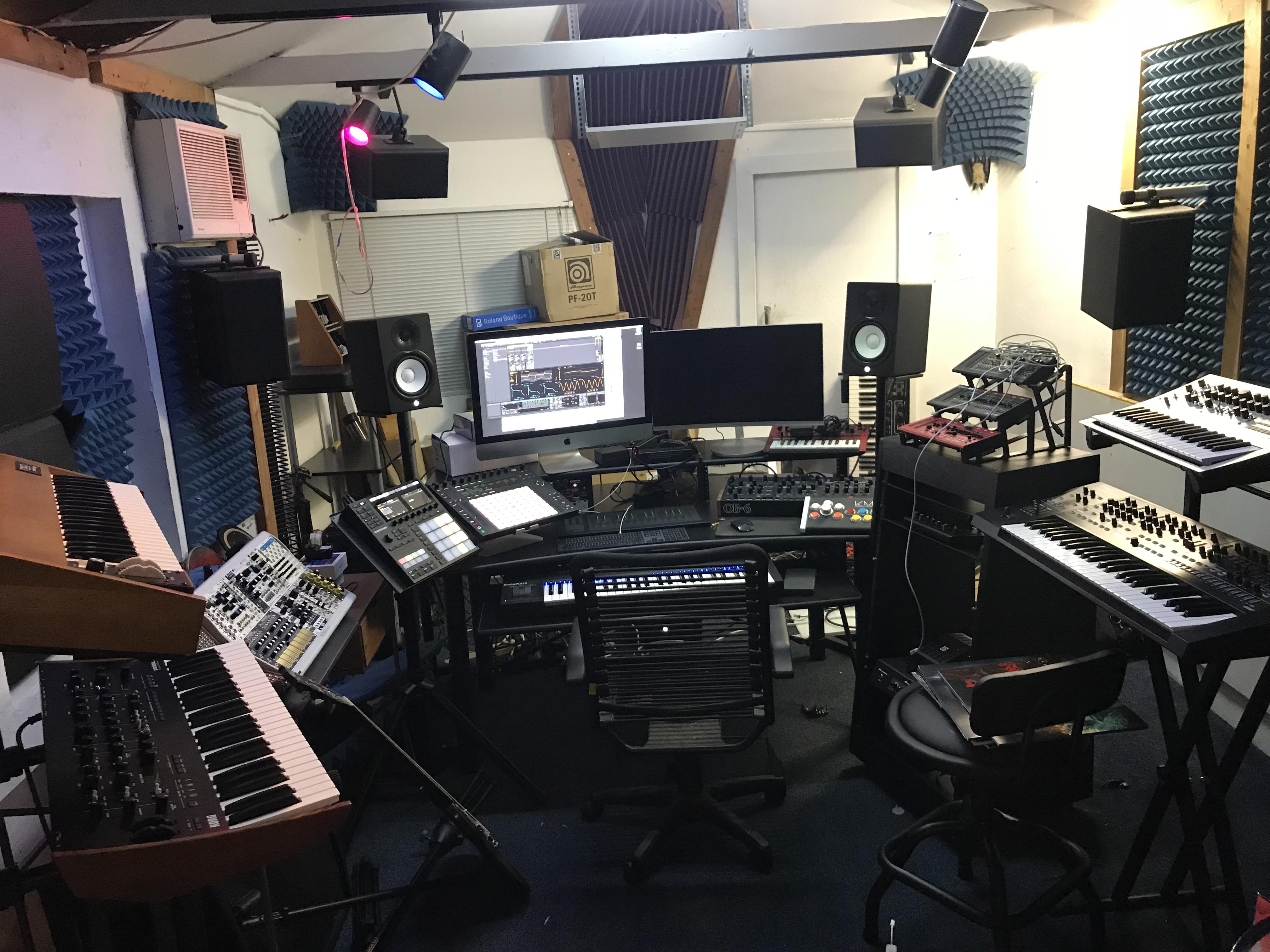 Setting up my new recording studio | Scrolller