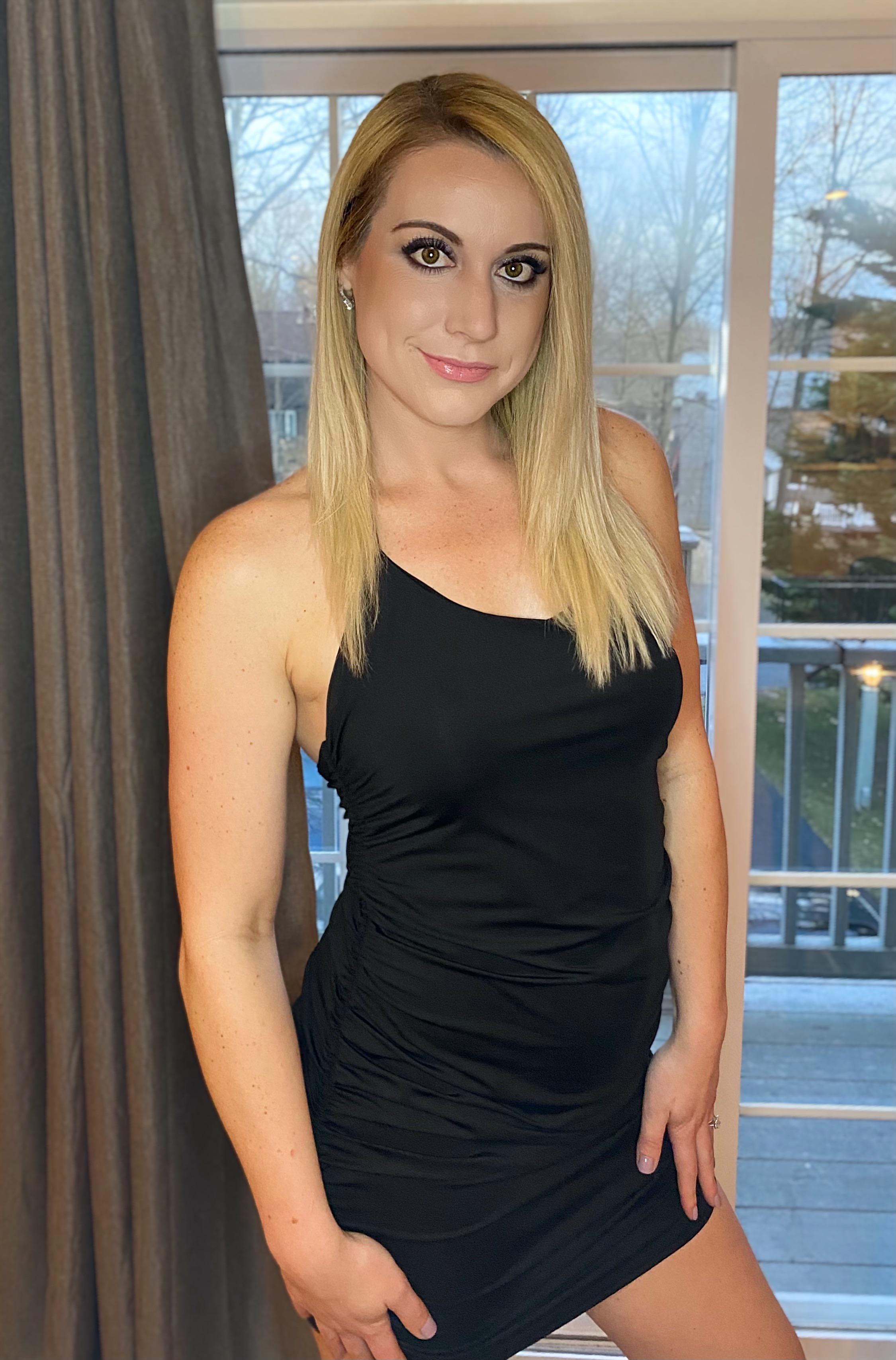 Sexiest Sluttiest Hotwife on OF! 😏 Top .69% 😉 @AlexaHughes | Scrolller