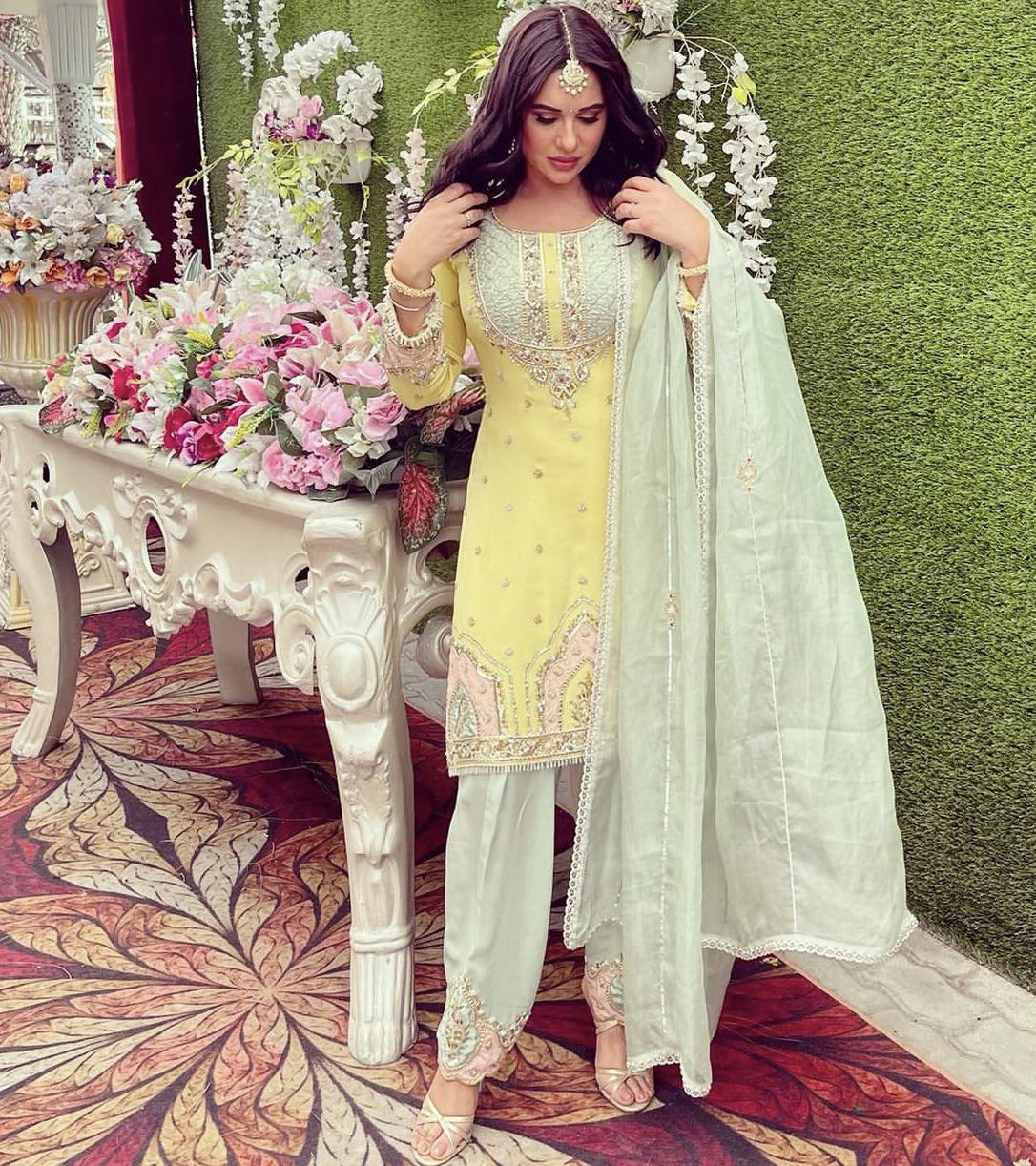 Sexy bustY punjabi Mandy TAKHAR | Scrolller