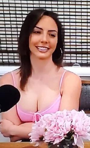 Sexy Cassie | Scrolller