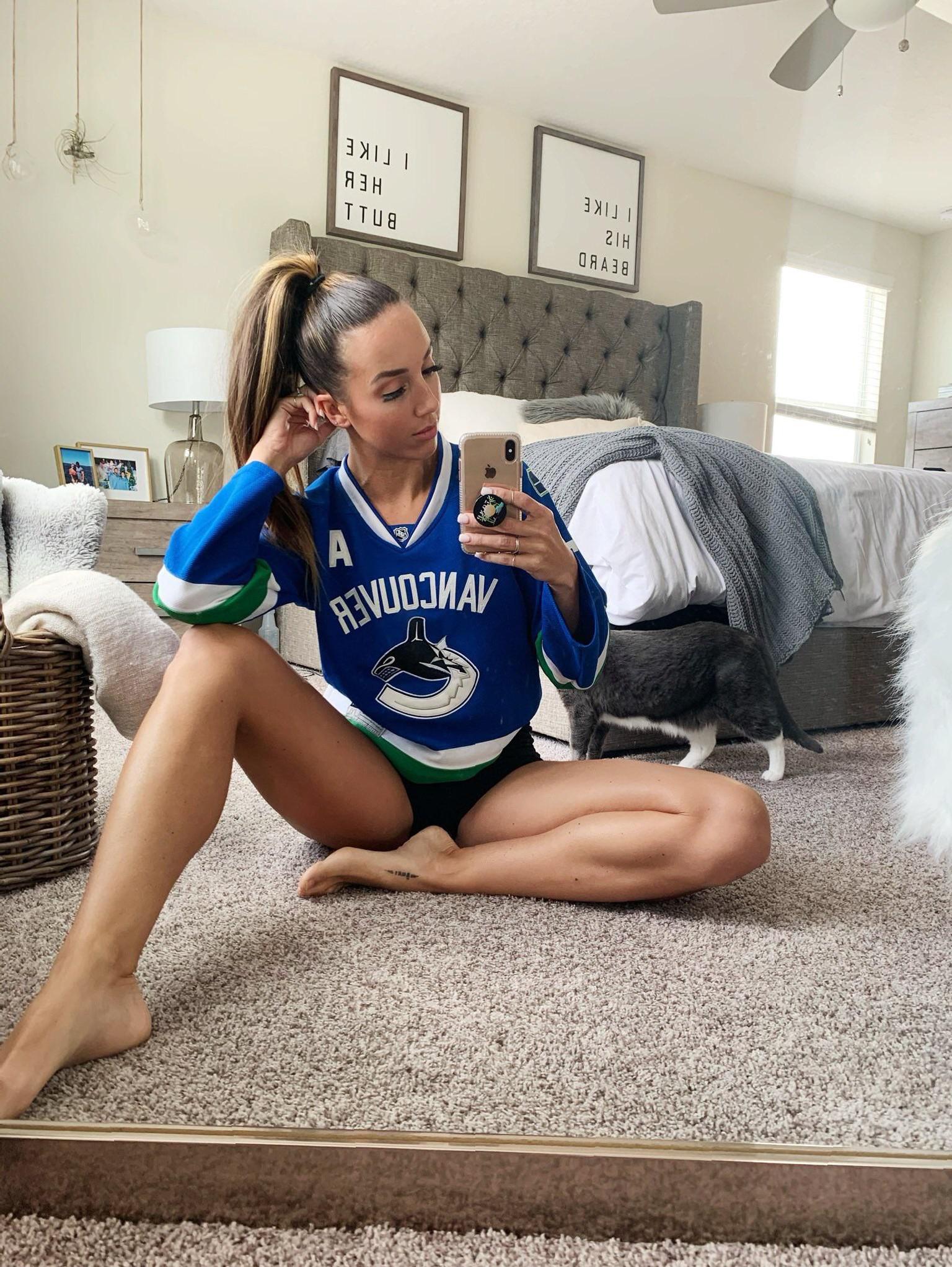 Sexy fan | Scrolller