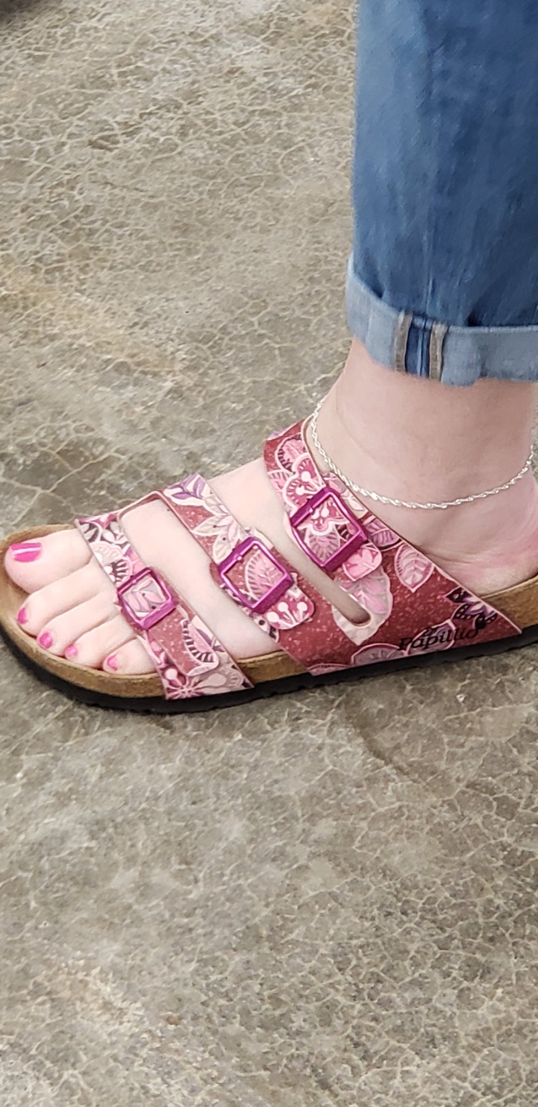 Sexy feet wearing ankle bracelet | Scrolller