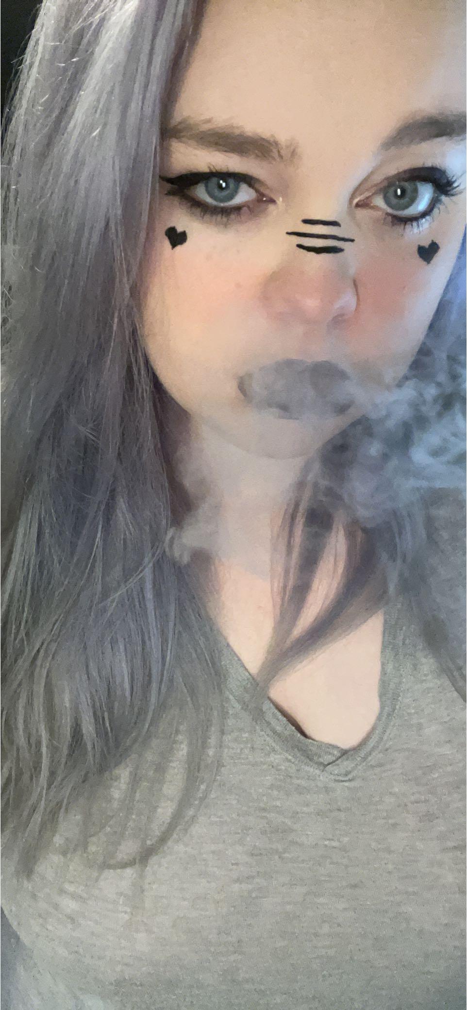Sexy goth girl smoking 😈 | Scrolller