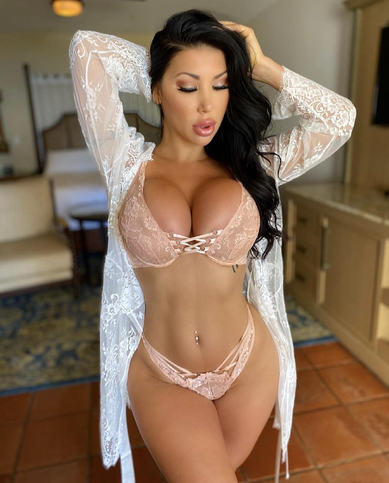 Sexy lady | Scrolller