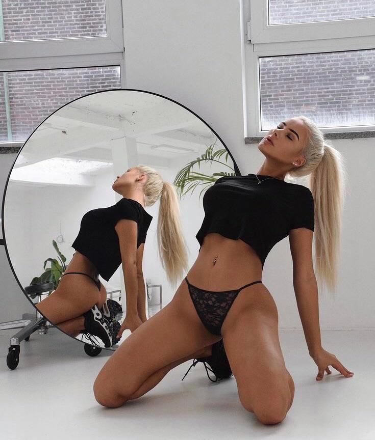 Sexy Lady | Scrolller