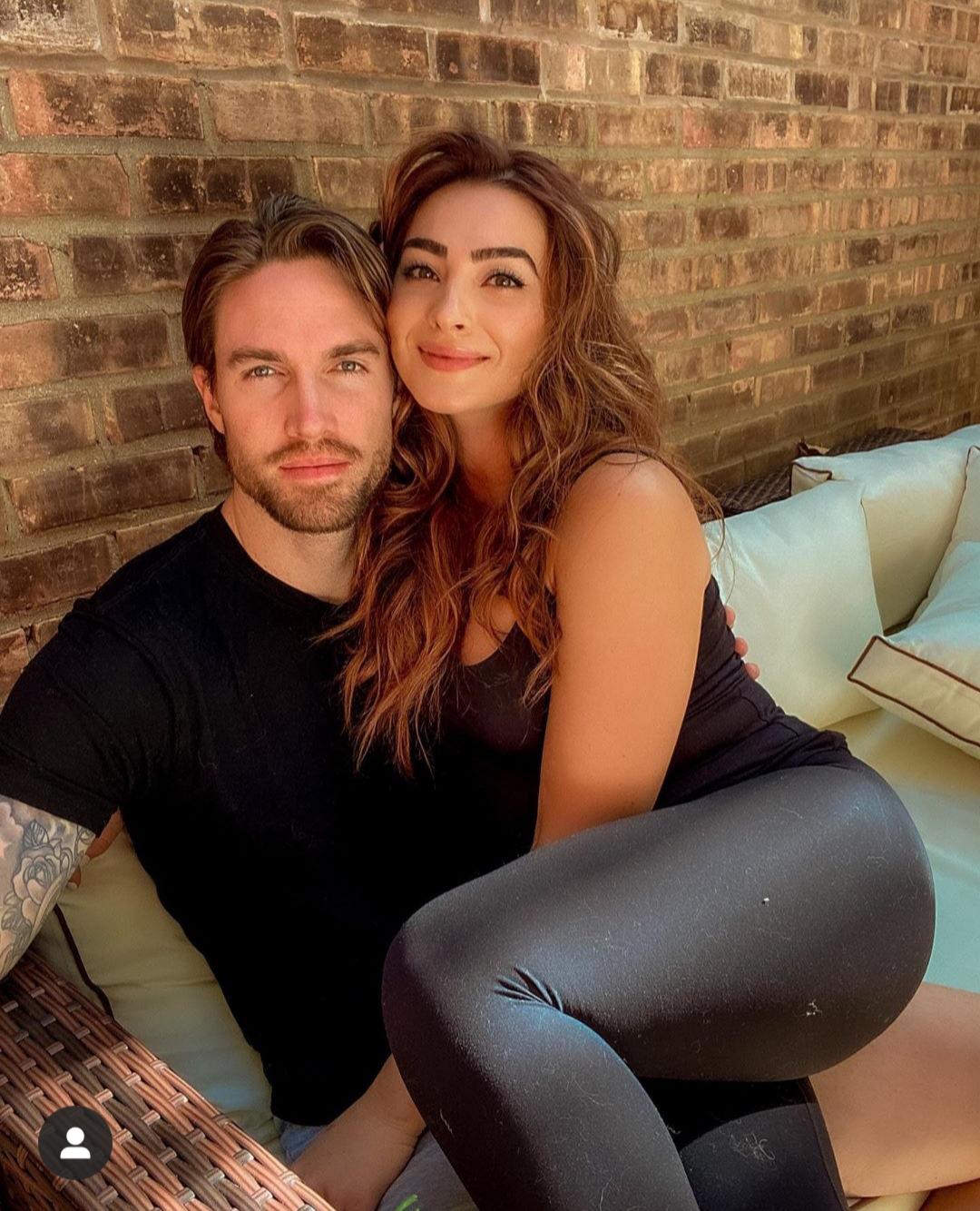 Sexy lady on the lap | Scrolller