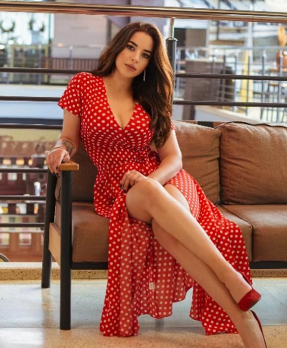 Sexy long legs | Scrolller