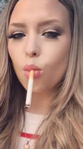 Sexy smoker | Scrolller