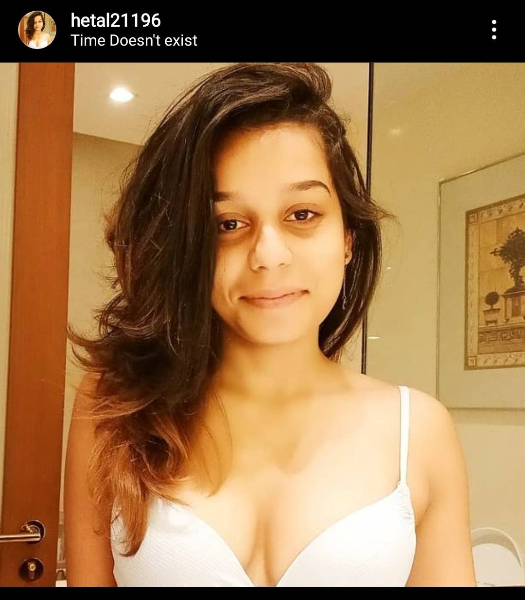 Sexy teen just wearing a bra | Scrolller