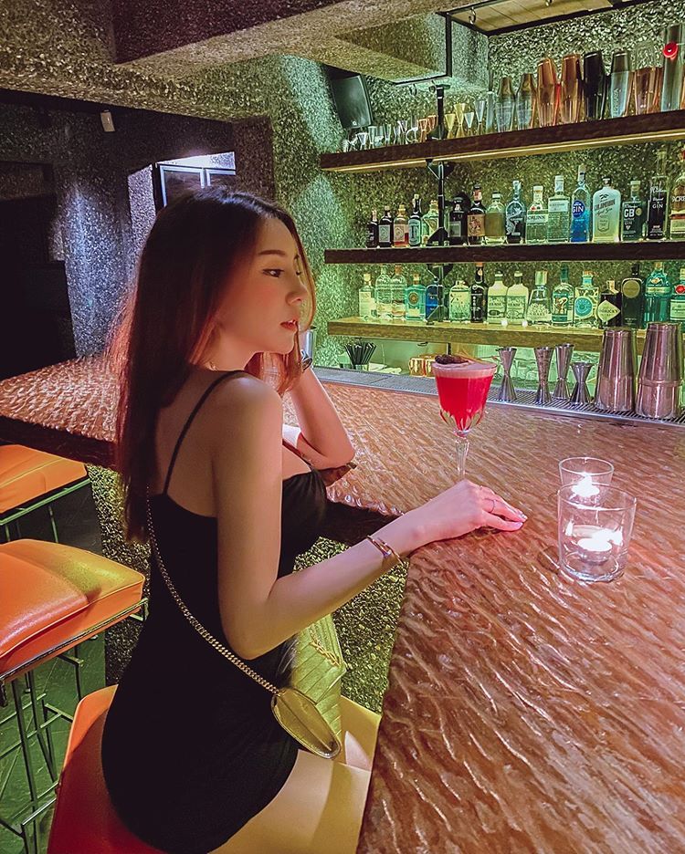 Sexy Thai Freelancer On Patpong Road In Bangkok | Scrolller