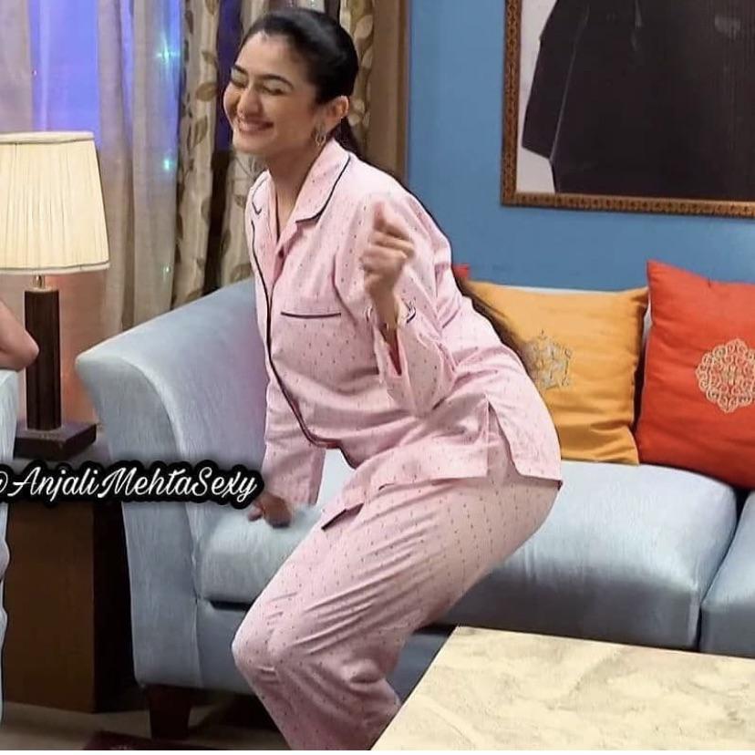 Shake 🍑 | Scrolller