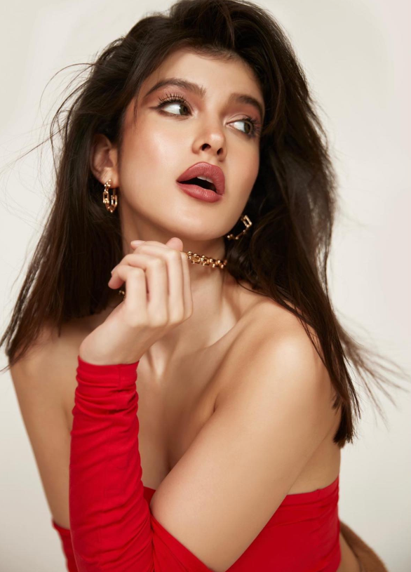 Shanaya Kapoor is such a hottie at teen age | Scrolller