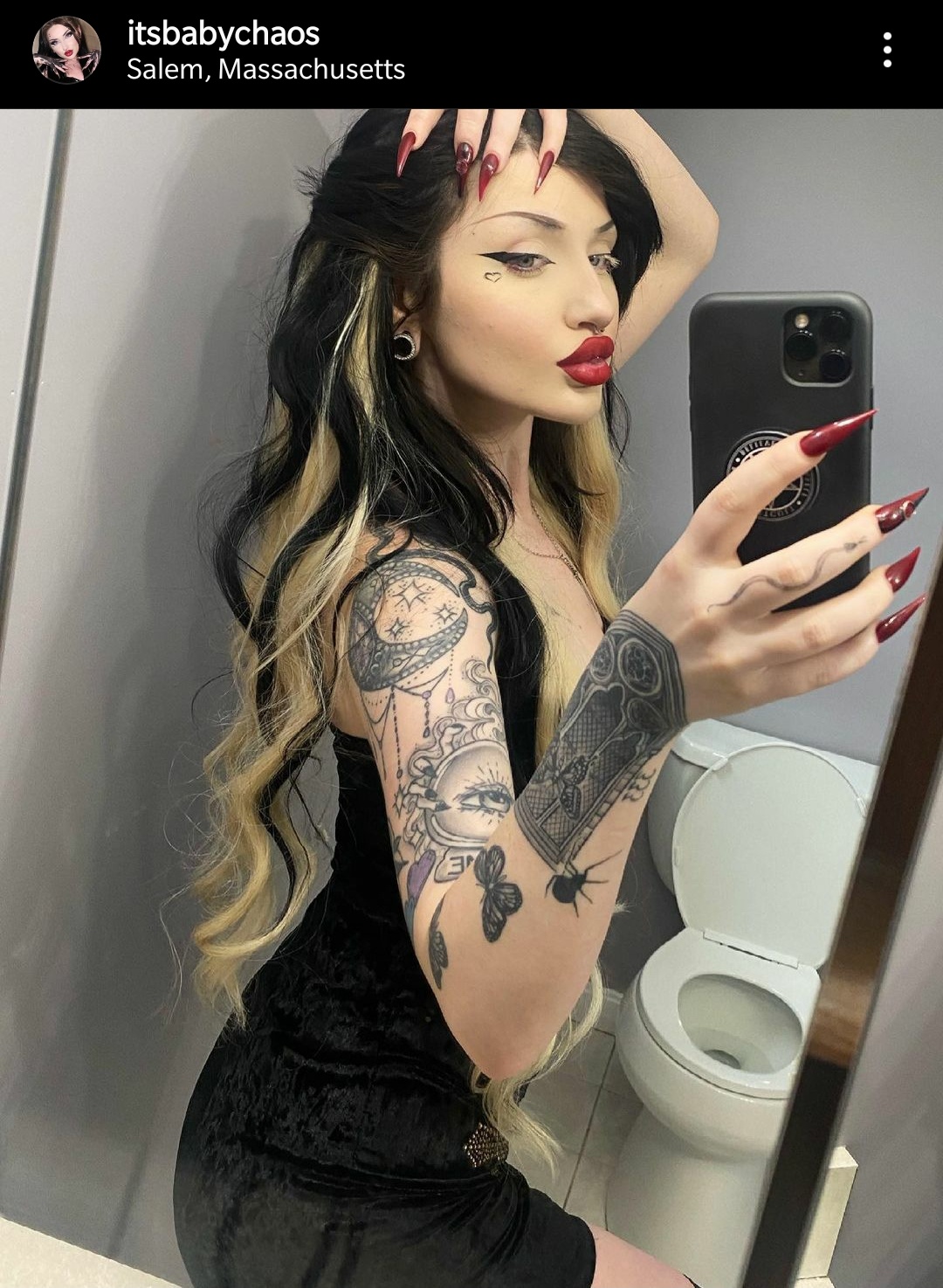 Sharp red claws | Scrolller