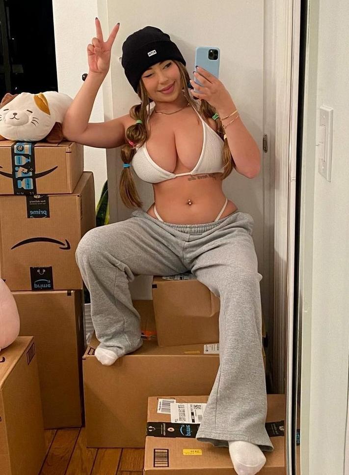 she can sit on my package | Scrolller