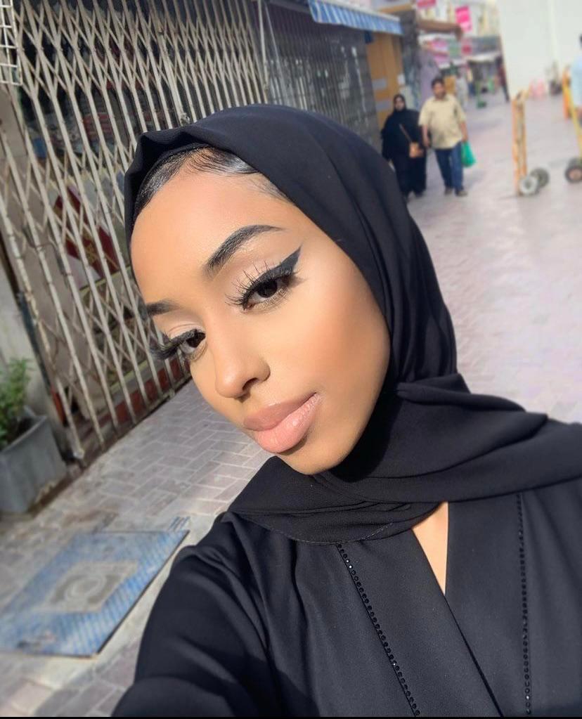 She fine | Scrolller