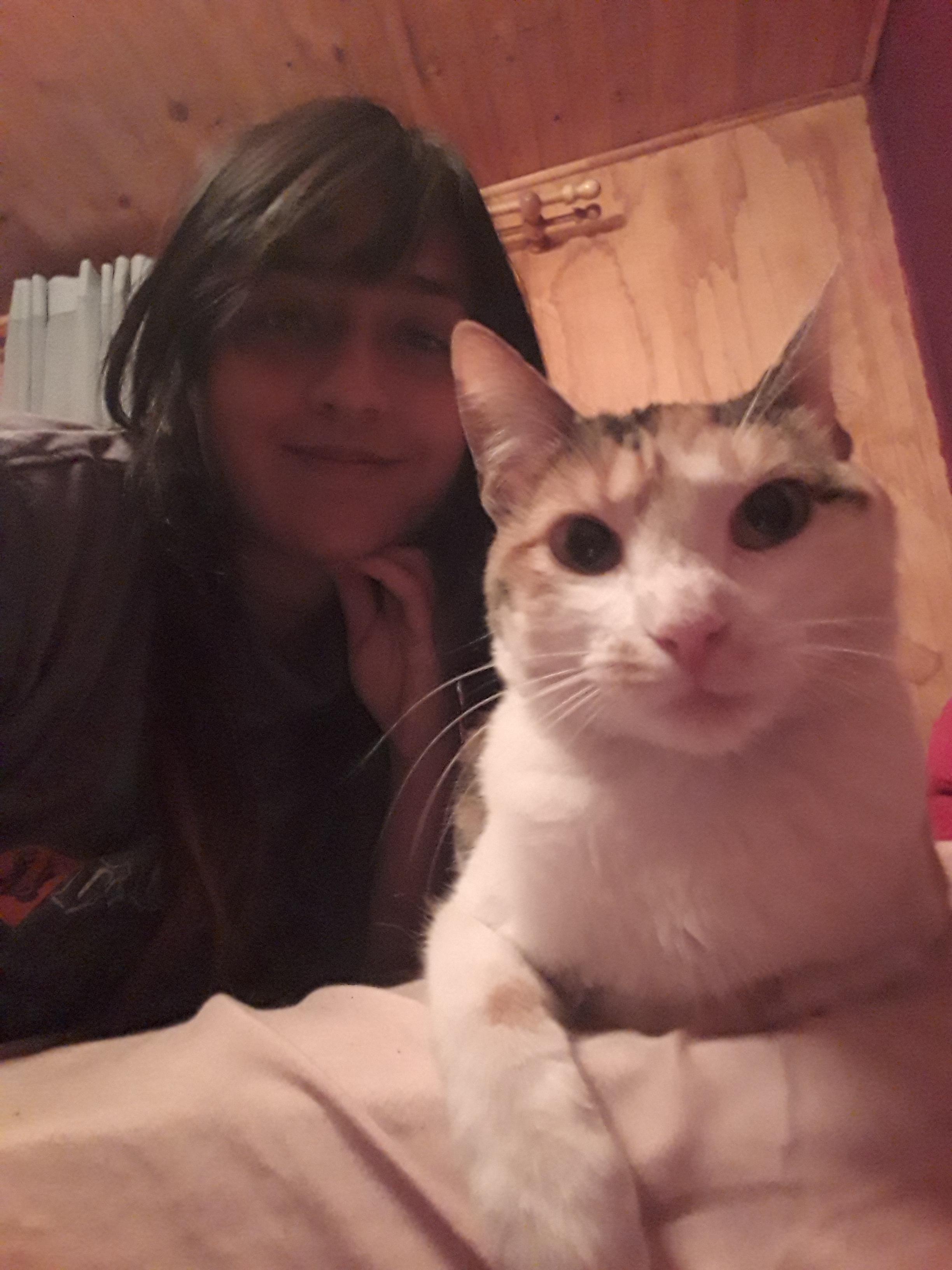 She Hates Selfies Scrolller