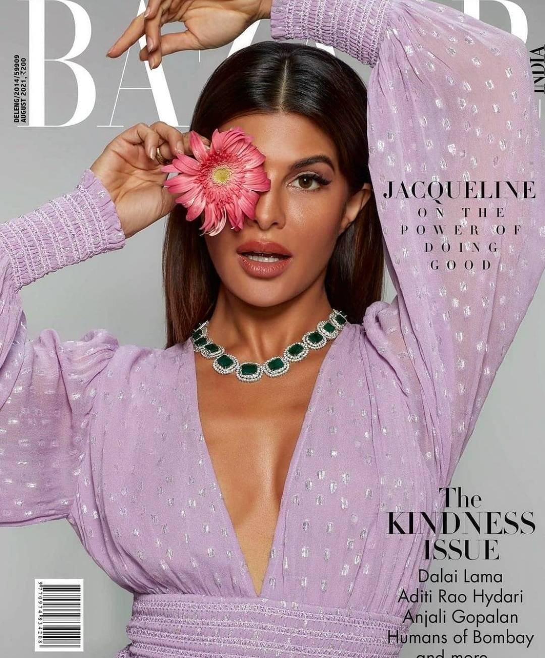 She is looking dusty and busty | Scrolller