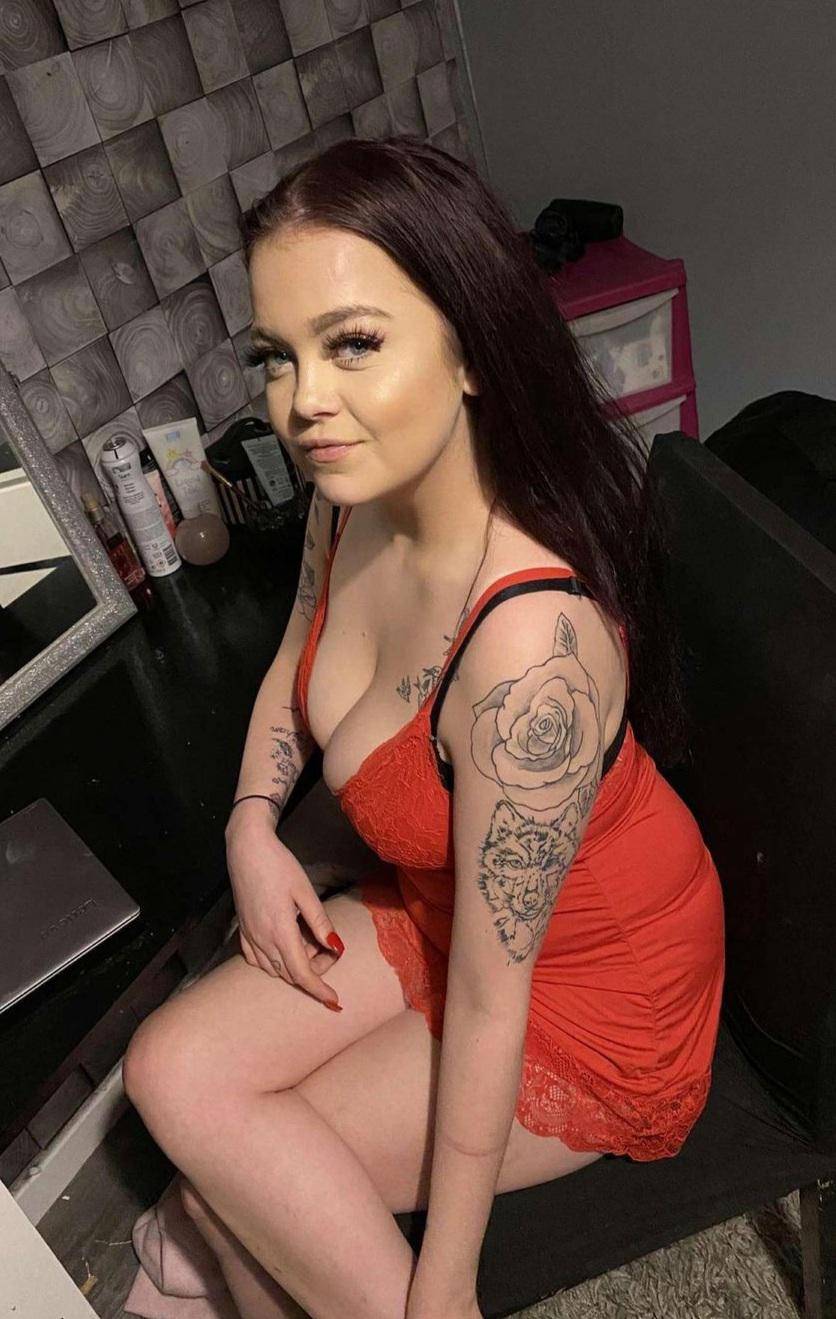 She looks an easy pull | Scrolller