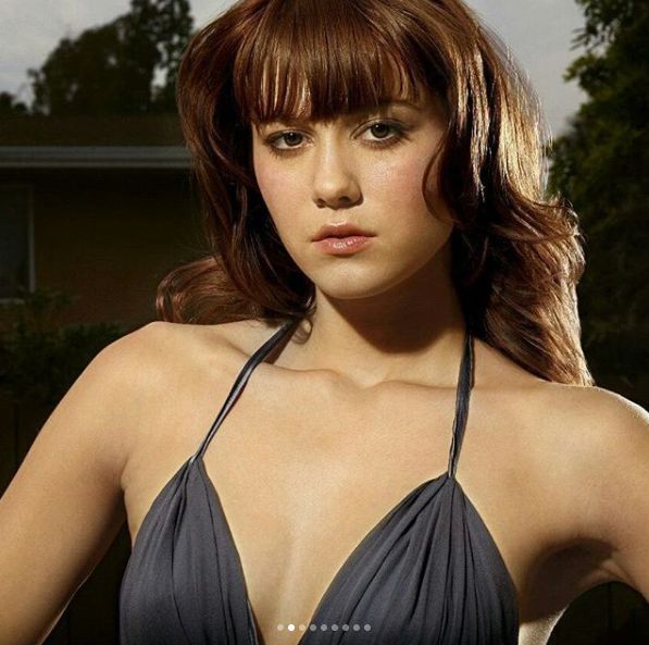 She looks serious.... | Scrolller